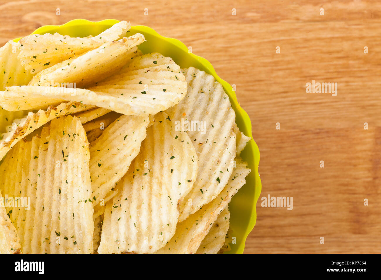 fresh sour cream and onions potato chips Stock Photo - Alamy