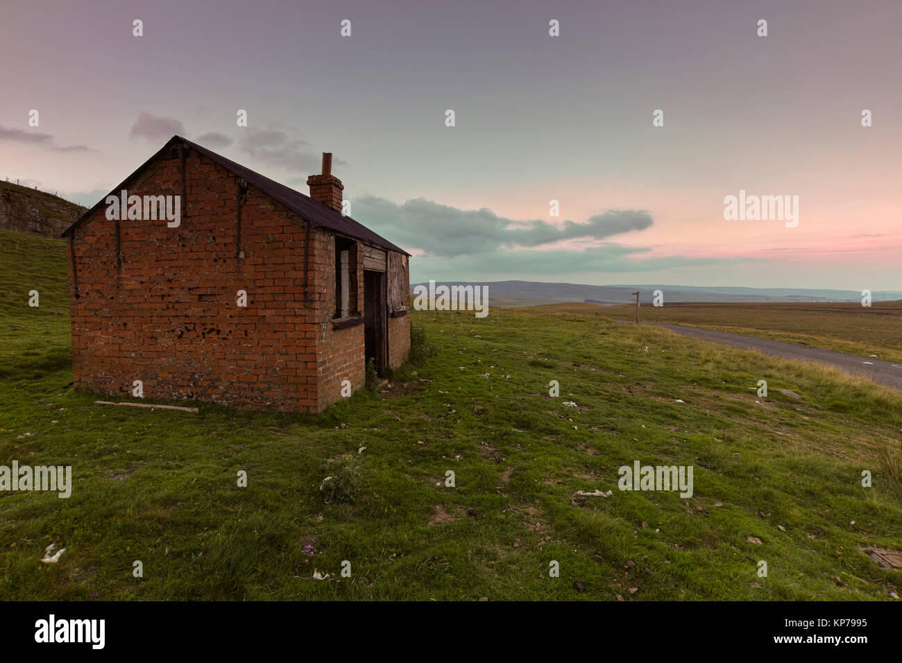 Old shepherds hut hi-res stock photography and images - Alamy