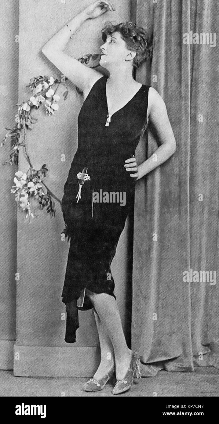 American singer and actress hi-res stock photography and images - Alamy