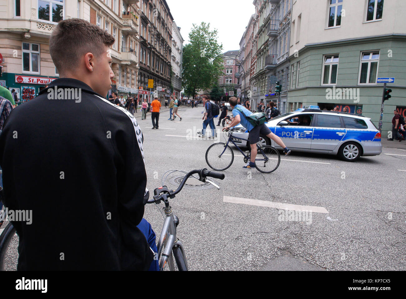 G20 summit: Riot police vehicles patrol near the "orange" sector ...