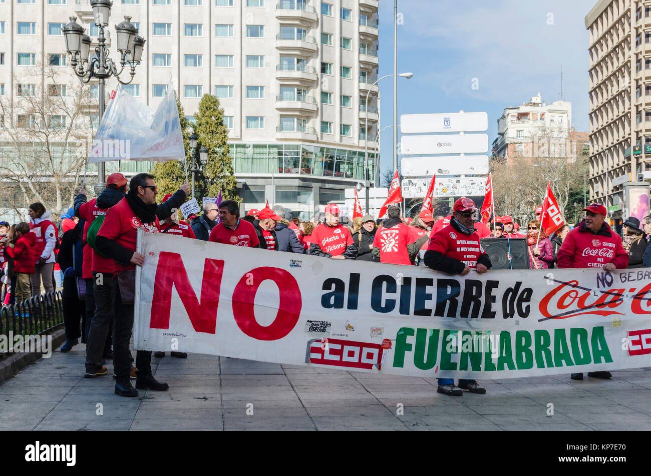 Some workers in protest against the closing of Coca Cola Fuenlabrada ...