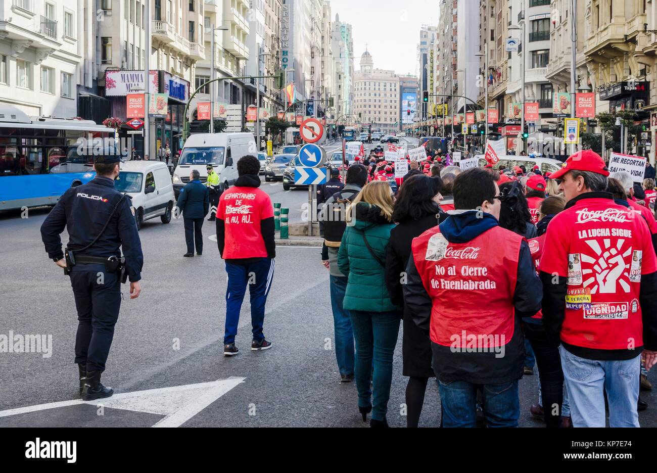 Some workers in protest against the closing of Coca Cola Fuenlabrada ...