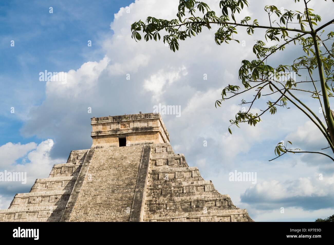 Pyramid el castillo the castle hi-res stock photography and images - Alamy
