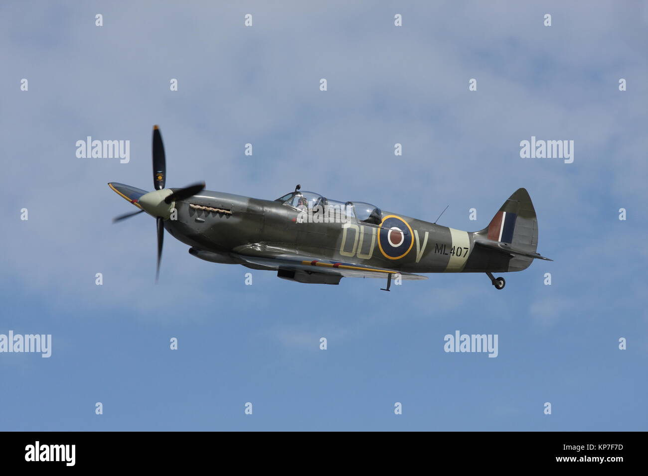 Spitfire fighter plane hi-res stock photography and images - Alamy