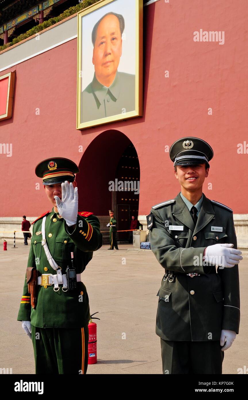 Beijing china policeman uniform hi-res stock photography and images - Alamy