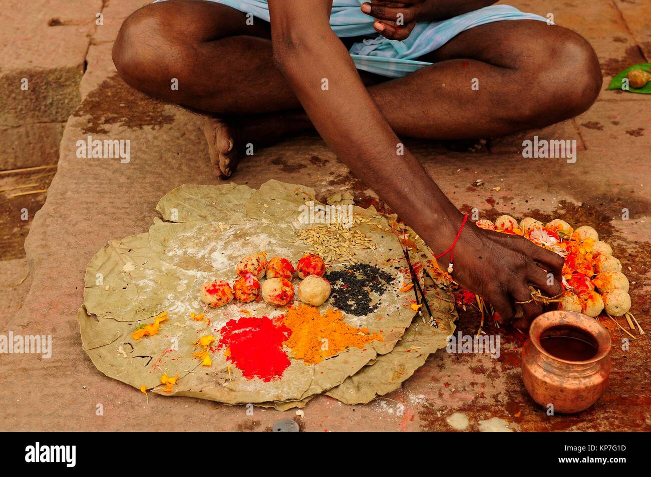 India holy person hi-res stock photography and images - Alamy