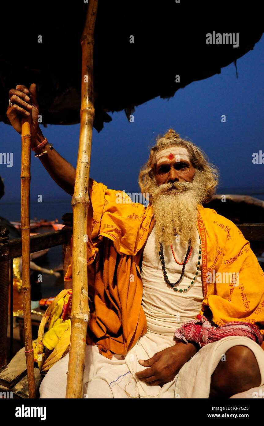 Asia india uttar pradesh varanasi hi-res stock photography and images ...