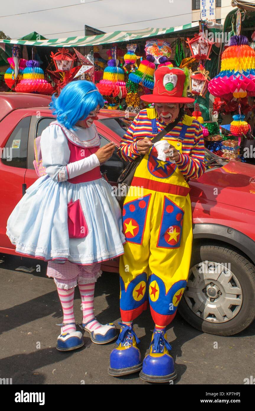 Pair of clowns at Mercado de Sonora, Mexico D.F Stock Photo - Alamy