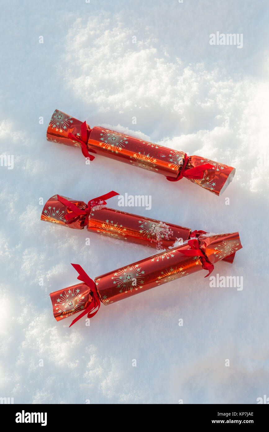 Christmas crackers in the snow Stock Photo - Alamy