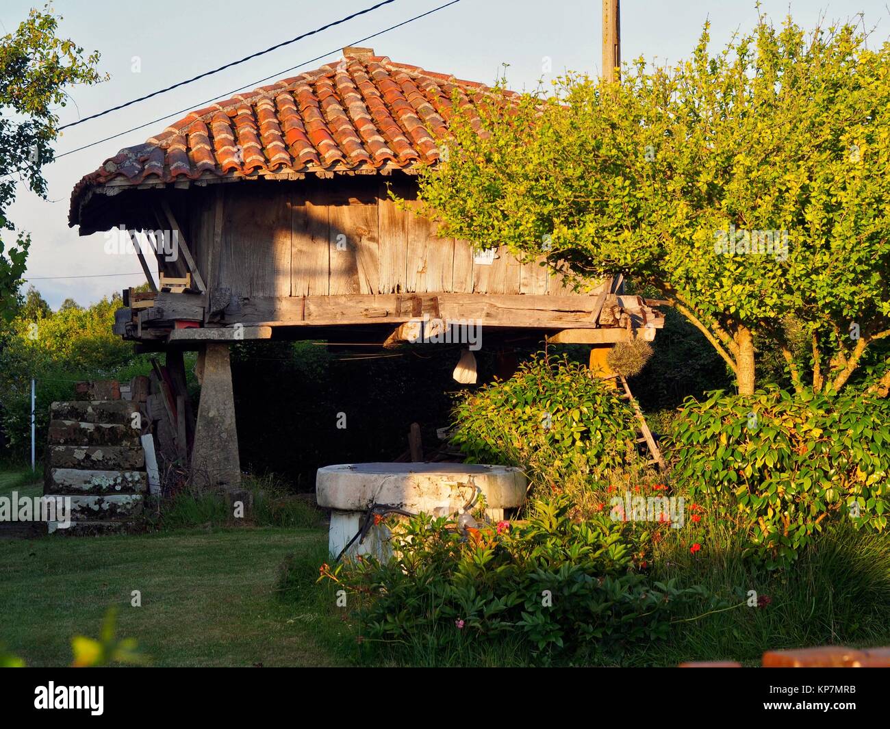 Granary building hi-res stock photography and images - Alamy