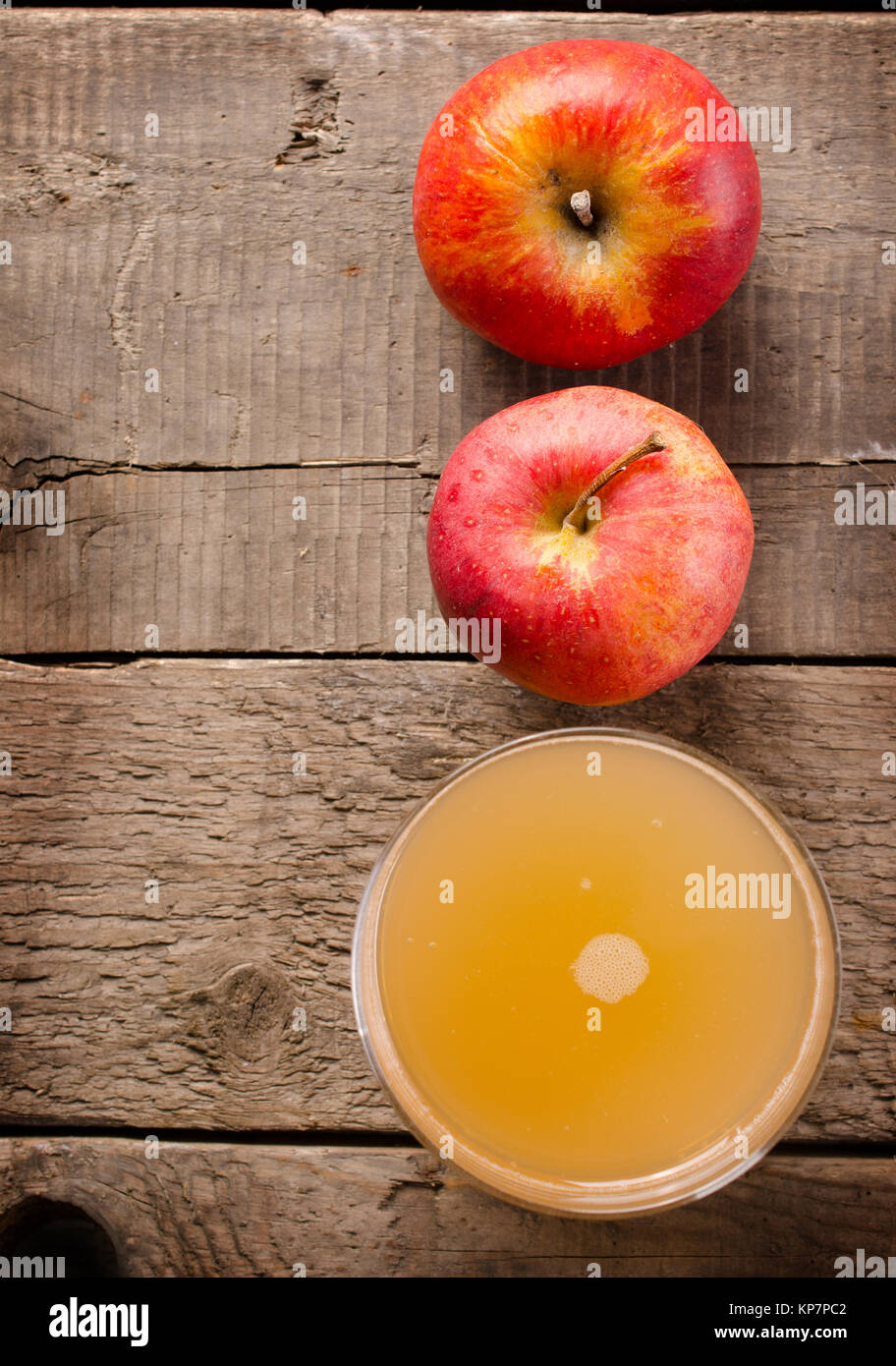 Apple juice with fresh apples Stock Photo - Alamy