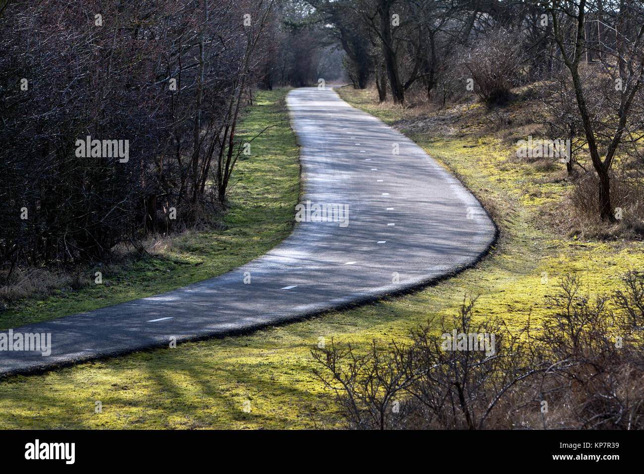 Two way traffic road hi-res stock photography and images - Alamy
