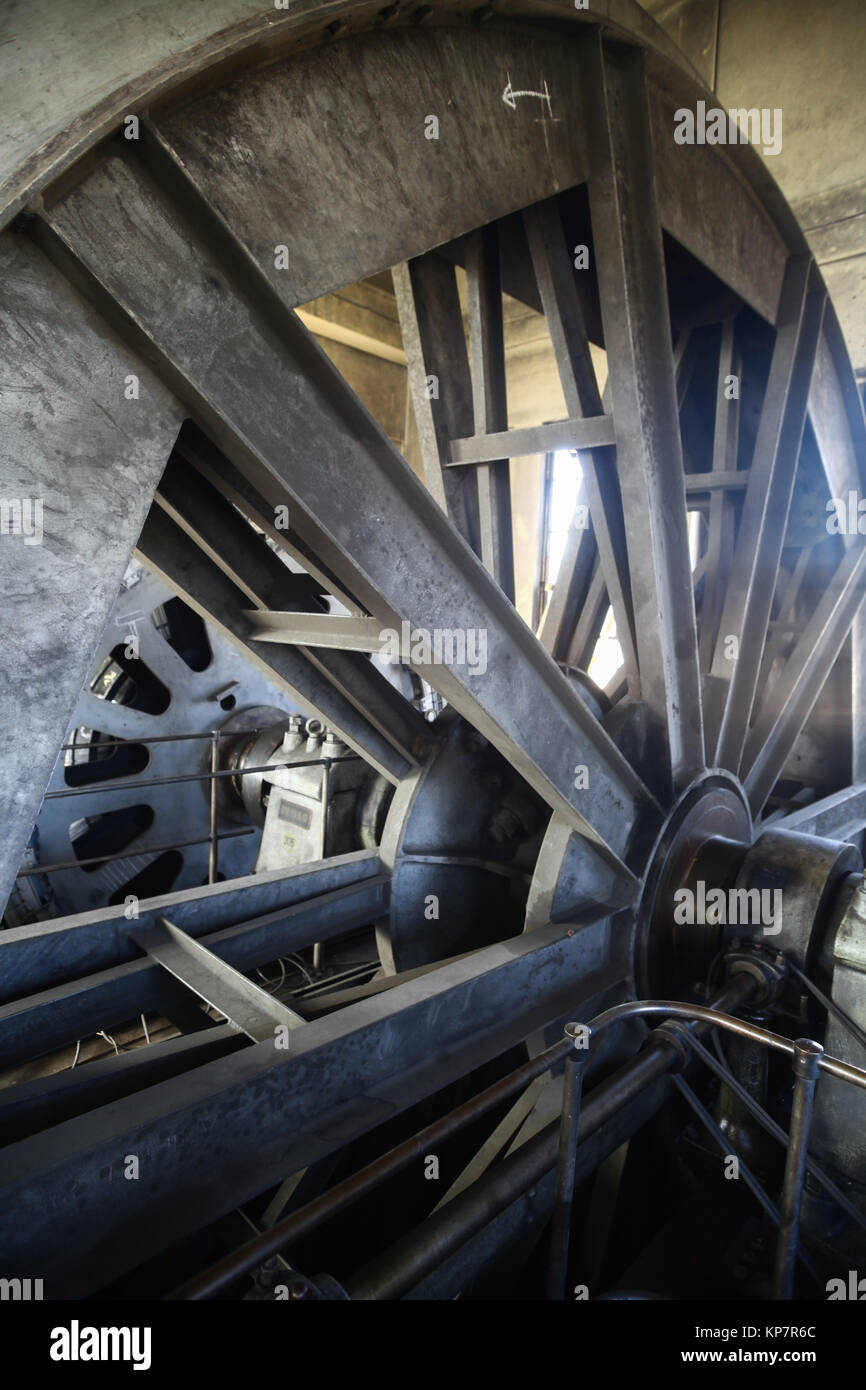 Elevator top wheel Stock Photo - Alamy