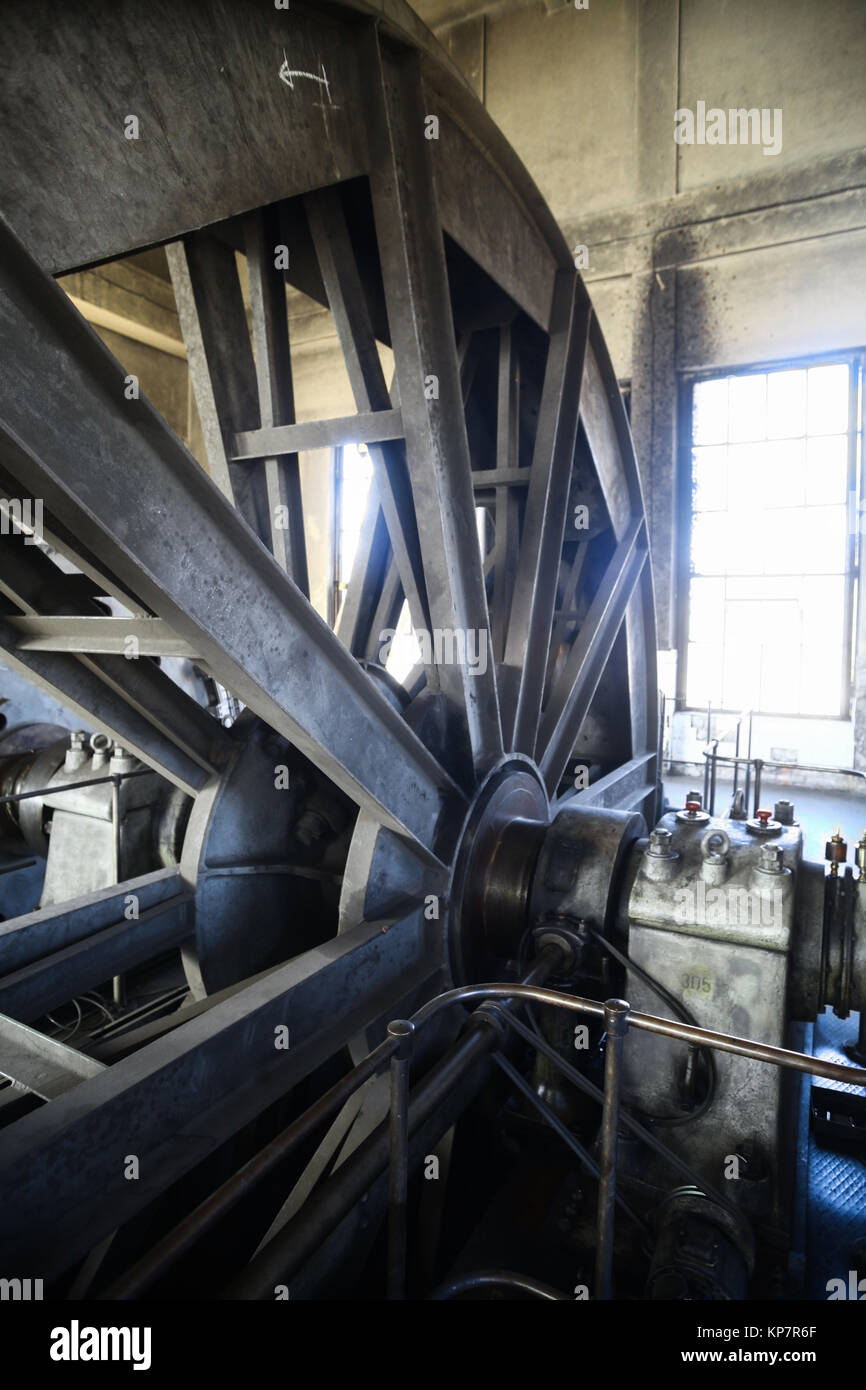 Elevator top wheel Stock Photo - Alamy