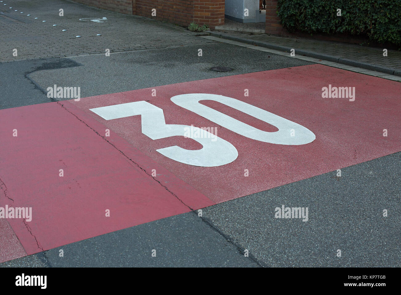 sign of 30 kph zone on asphalt Stock Photo - Alamy