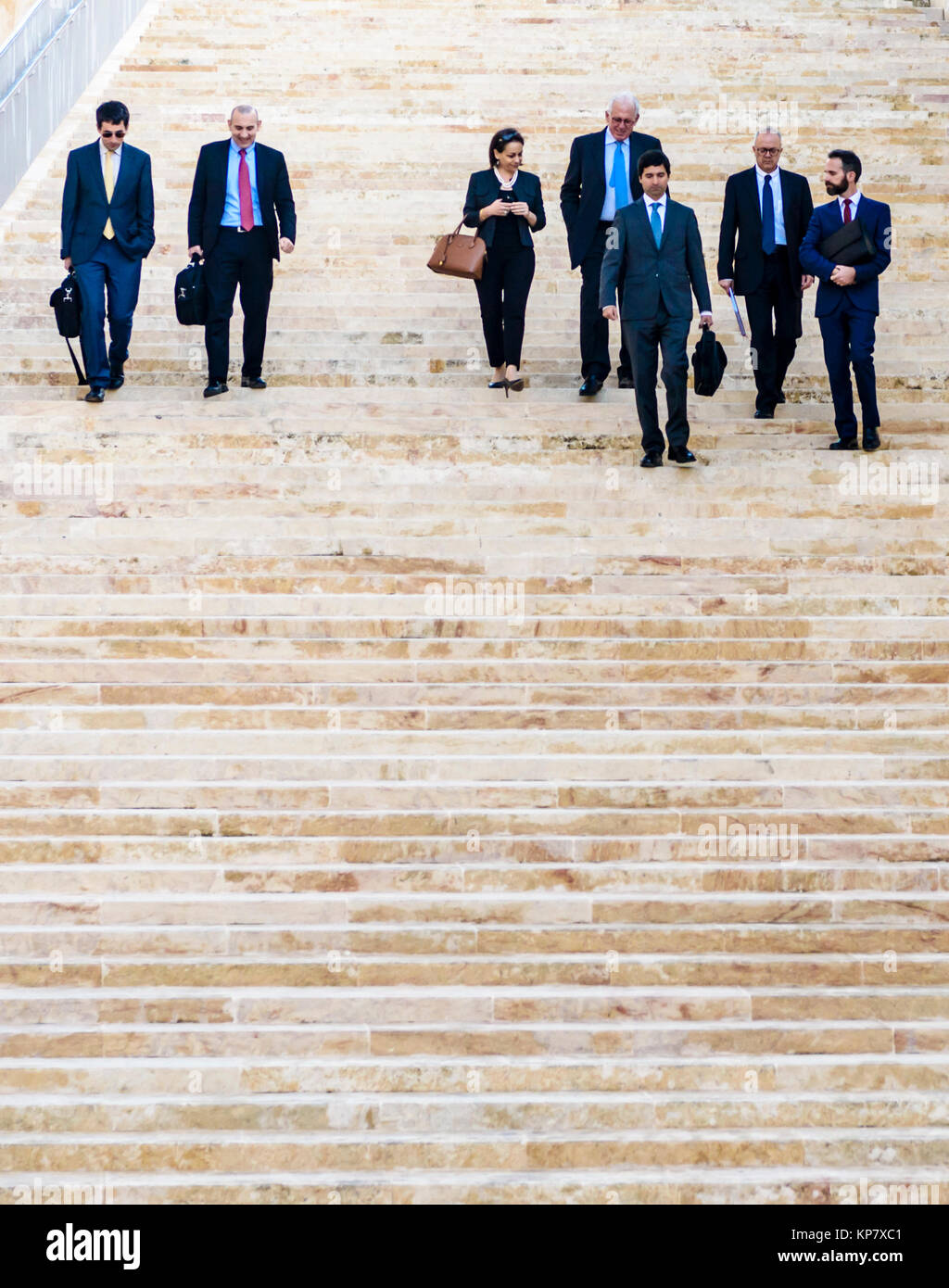 Politicians walking hi-res stock photography and images - Alamy