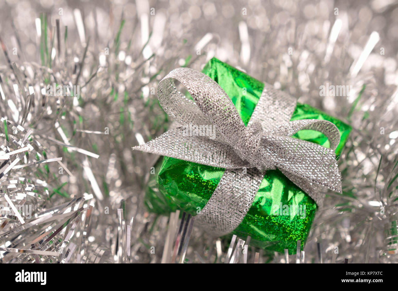 Green gift box Stock Photo - Alamy