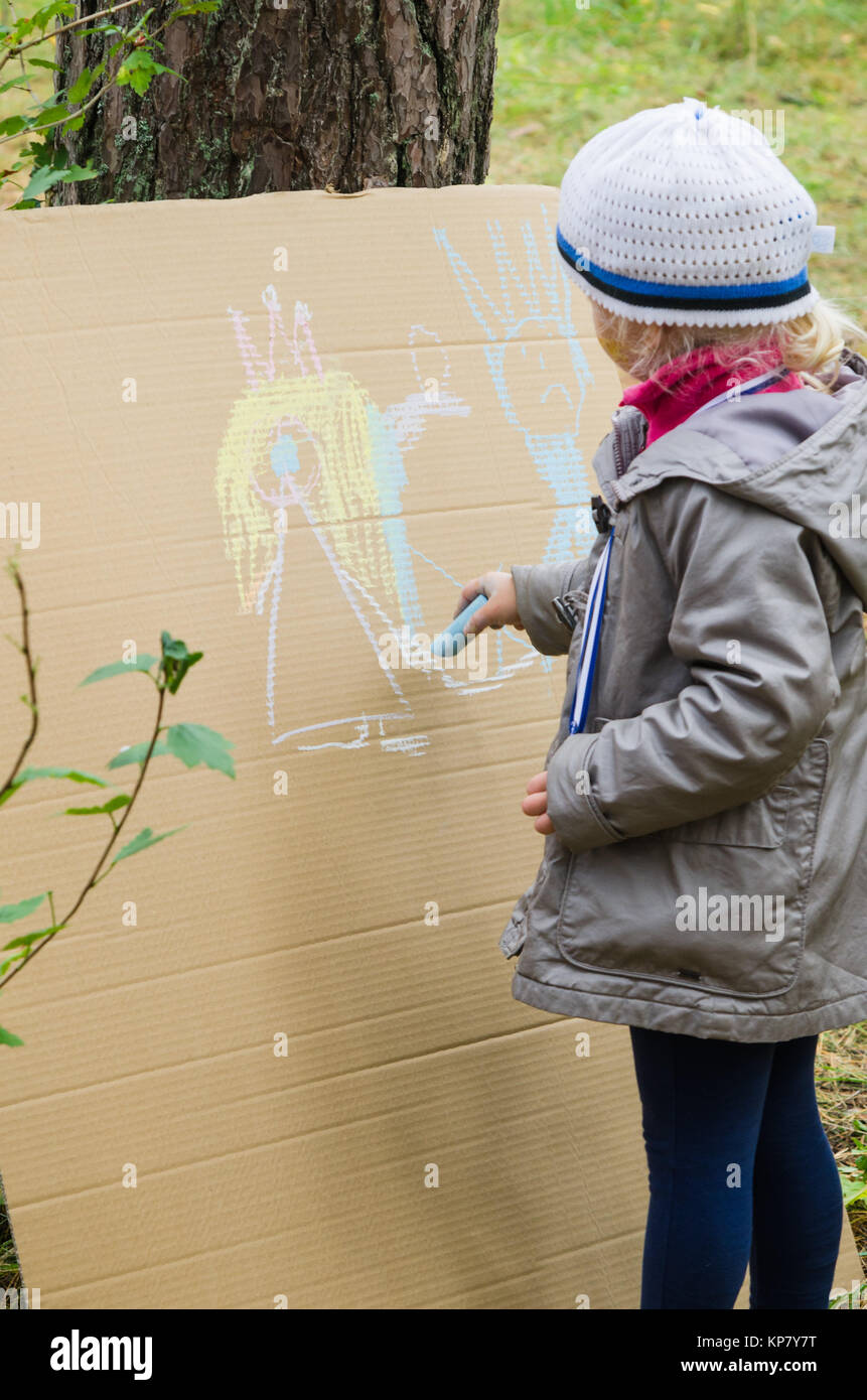Girl drawing with crayons on cardboard Stock Photo - Alamy