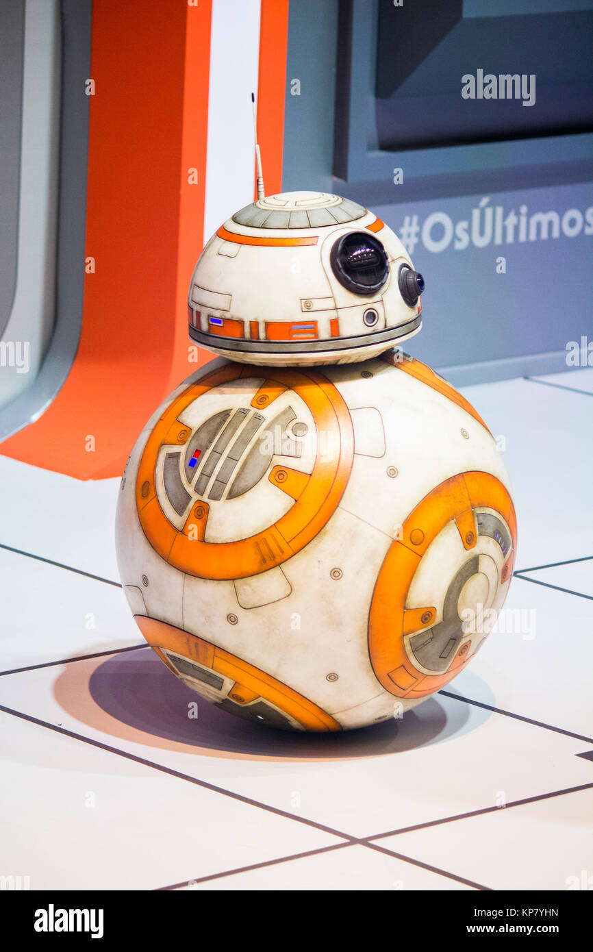 BB-8 promoting new Star Wars film at Comic Con Experience (CCXP ...