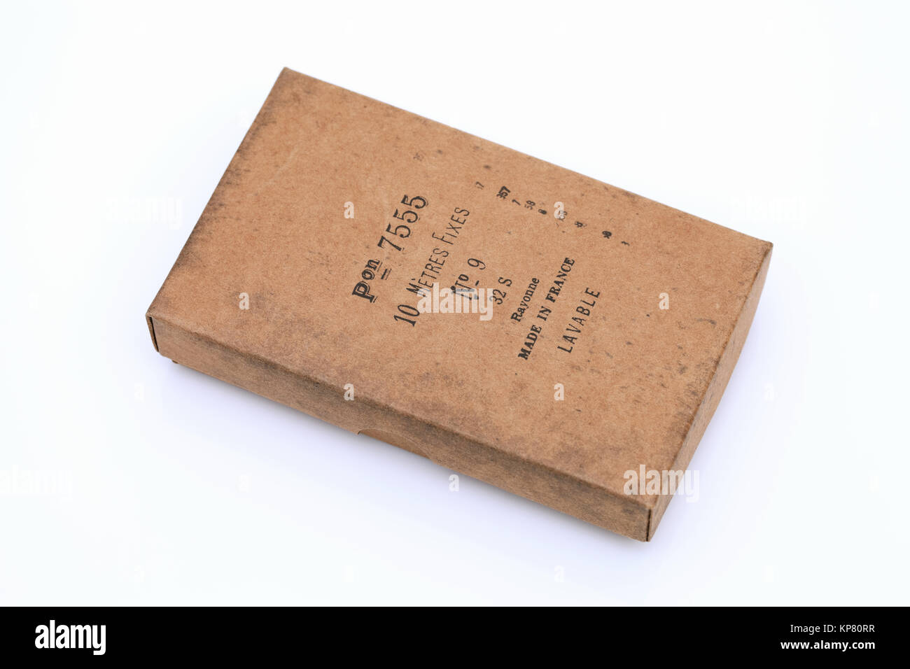 closed old cardboard box Stock Photo - Alamy