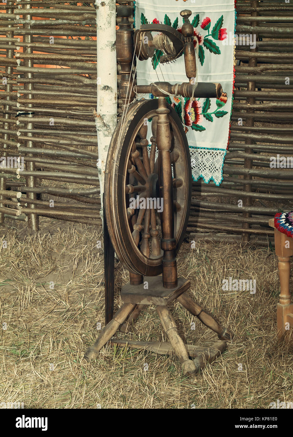 Antique wooden spinning wheel Stock Photo - Alamy Antique wooden spinning wheel Stock Photo - Alamy