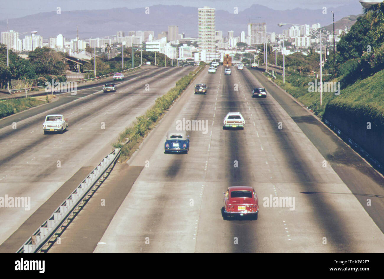 On H-1 (or Lunalilo) freeway looking west toward downtown Honolulu ...