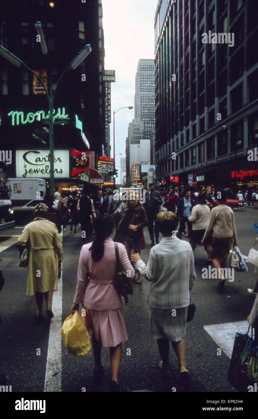 Downtown chicago 1970s hi-res stock photography and images - Alamy