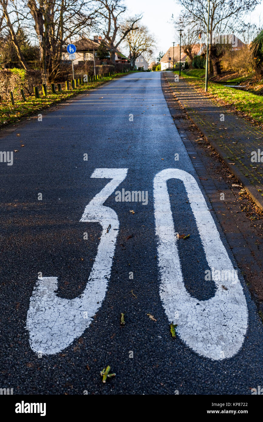 30 kmh hi-res stock photography and images - Alamy