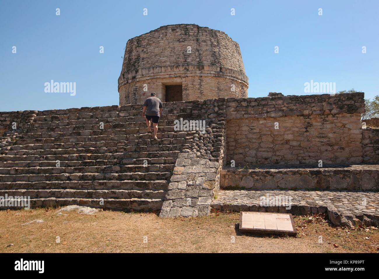 People climbing temple latin america hi-res stock photography and ...