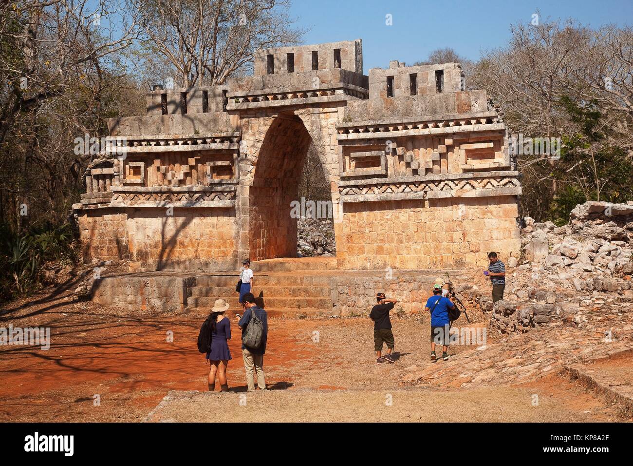 Central stone arch hi-res stock photography and images - Alamy