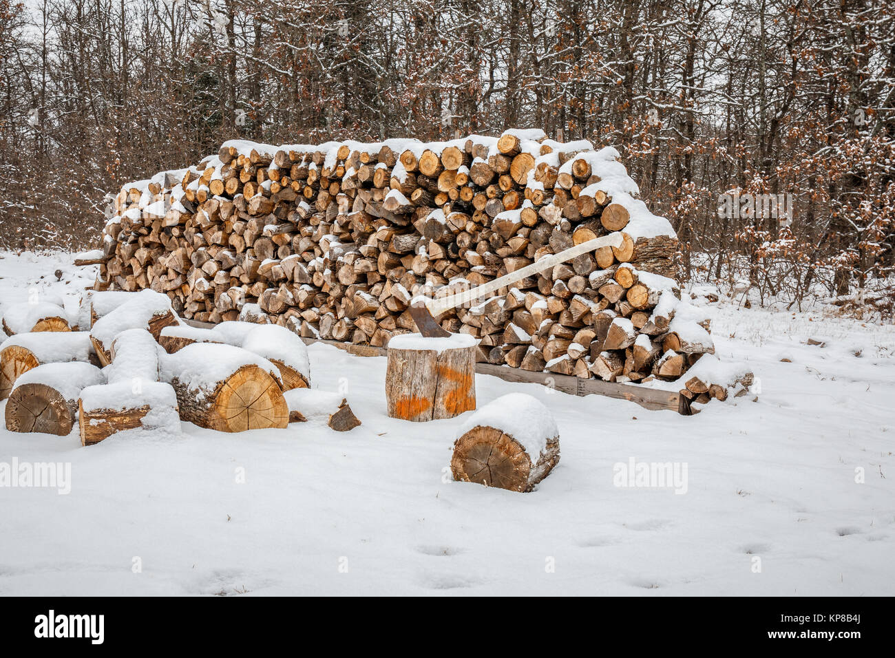 Snow and wood pile hi-res stock photography and images - Alamy