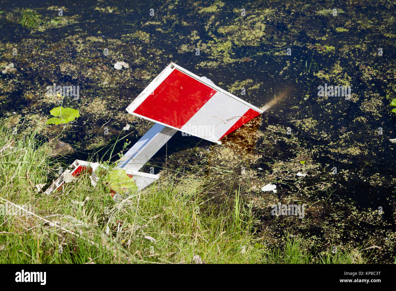 Vandalism sign hi-res stock photography and images - Alamy