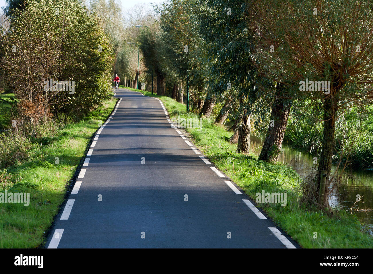 Twoway road hi-res stock photography and images - Alamy