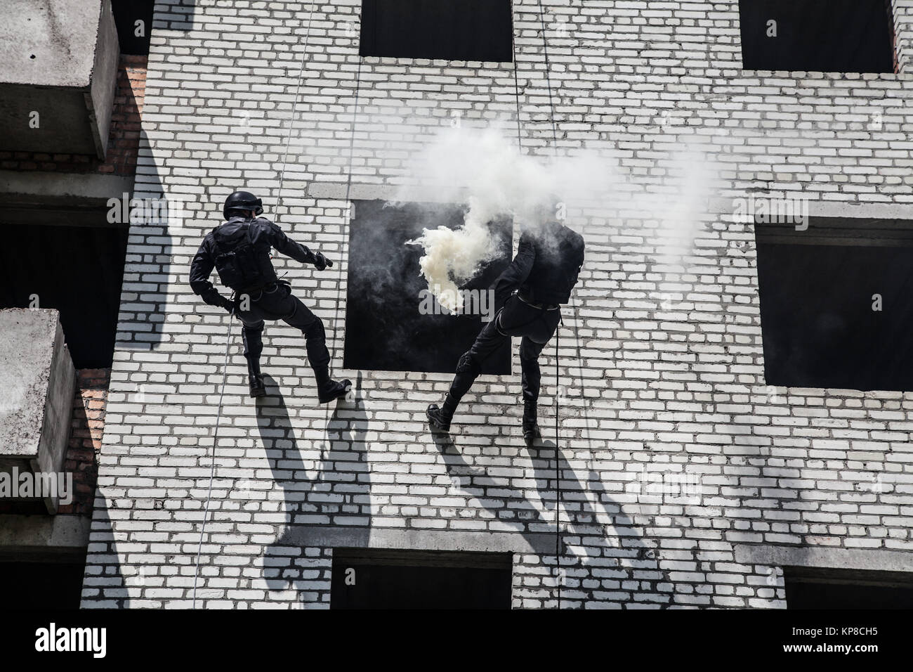 SWAT assault operation Stock Photo - Alamy