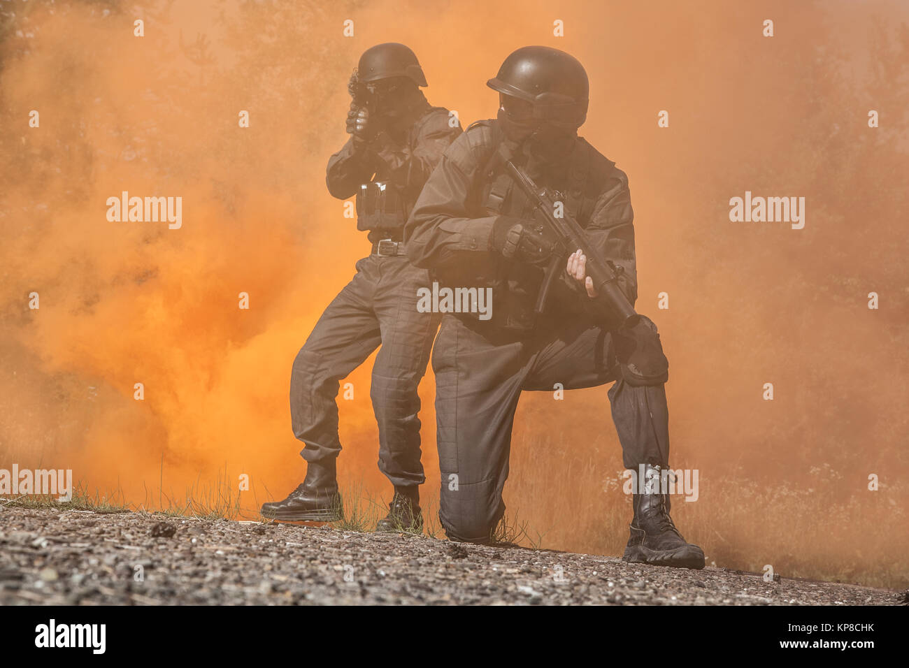 Spec ops police SWAT Stock Photo - Alamy
