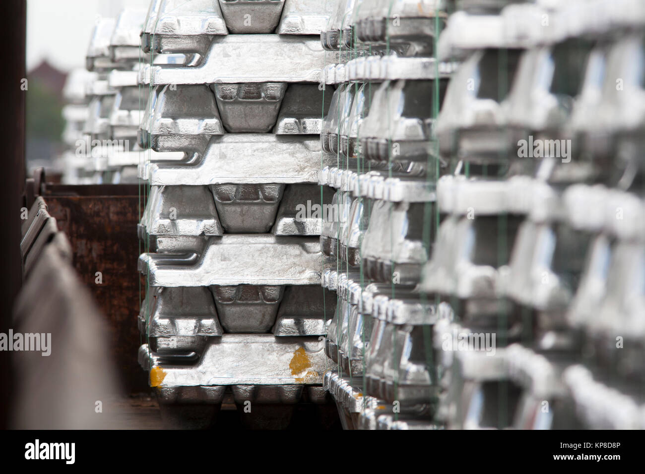 Aluminium ingot hi-res stock photography and images - Alamy