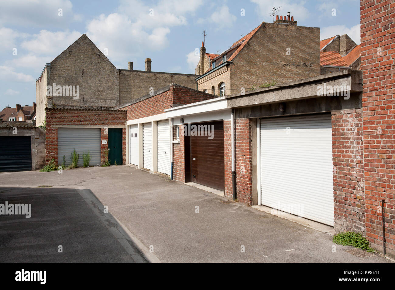 Backstreet garage hi-res stock photography and images - Alamy