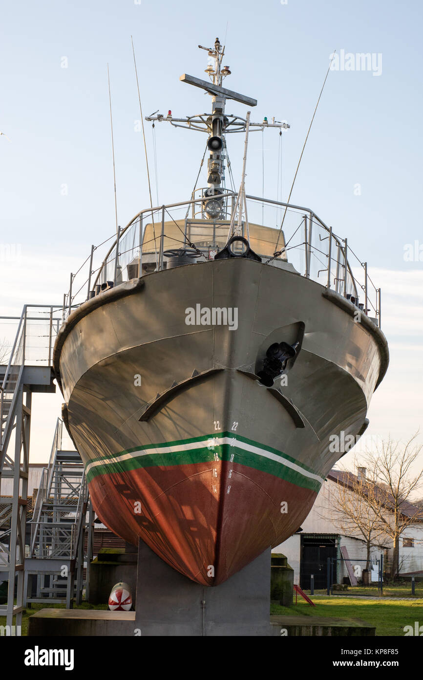 Deep rust on chain hi-res stock photography and images - Alamy