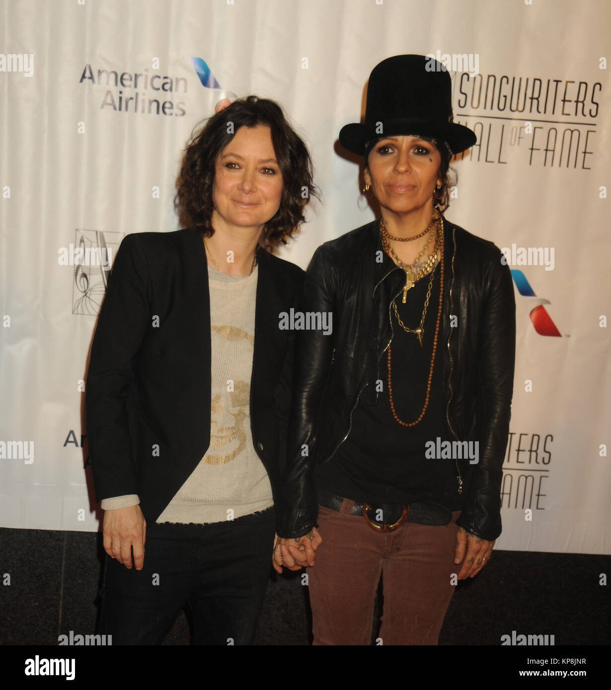 Sara gilbert and linda perry hi-res stock photography and images - Alamy