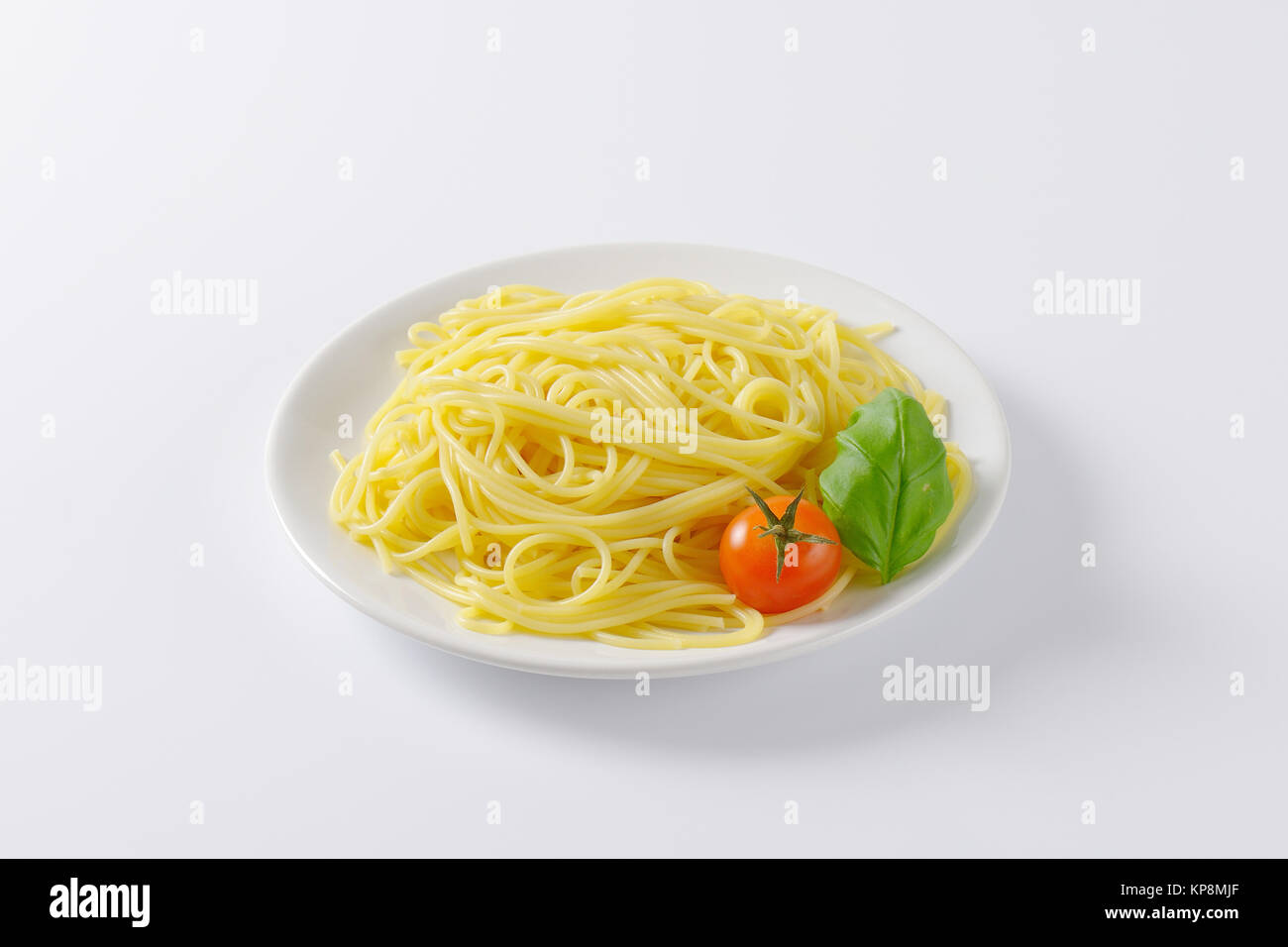 plate of cooked spaghetti Stock Photo - Alamy