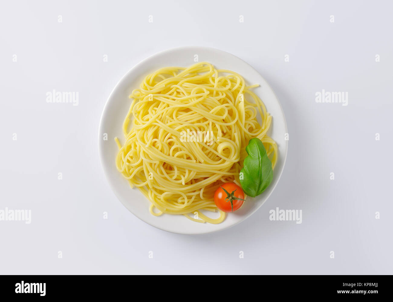 plate of cooked spaghetti Stock Photo - Alamy