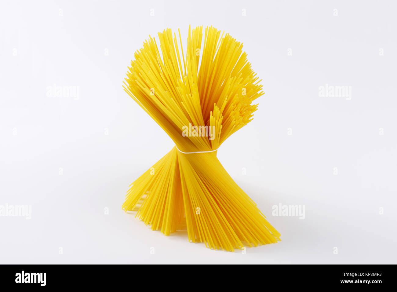Bundle of dry spaghetti Stock Photo - Alamy