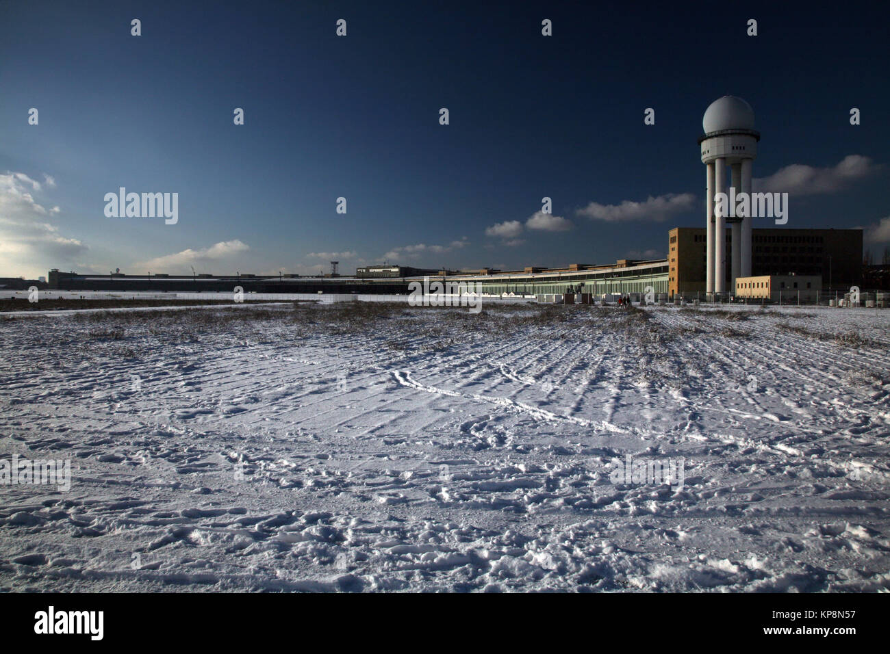 Tempelhofer field hi-res stock photography and images - Alamy