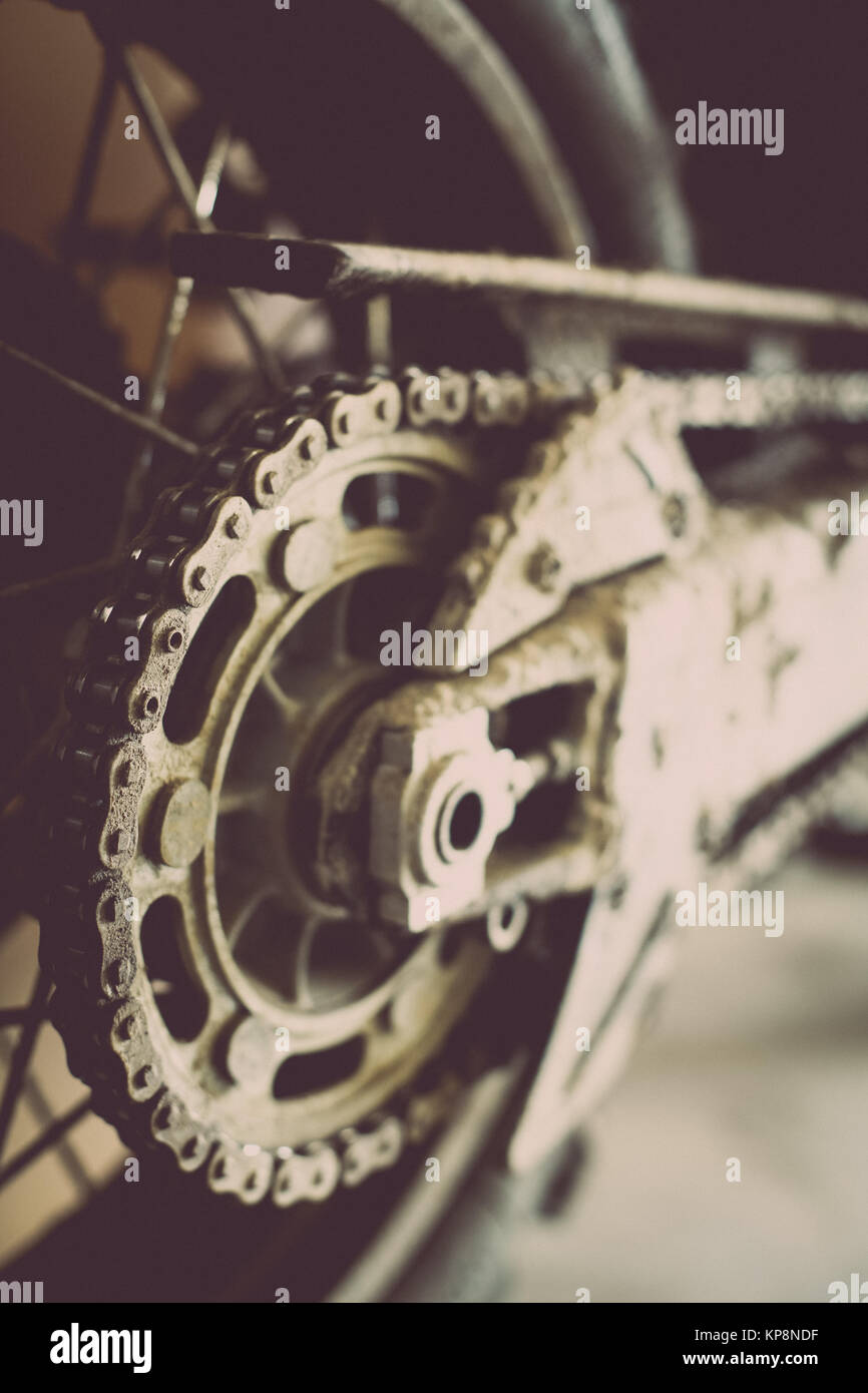 Muddy motorcycle chain Stock Photo - Alamy
