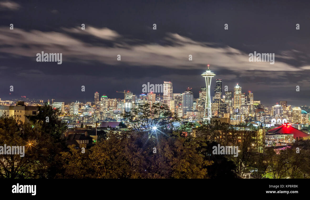 An image of Seattle's skyline at night Stock Photo - Alamy