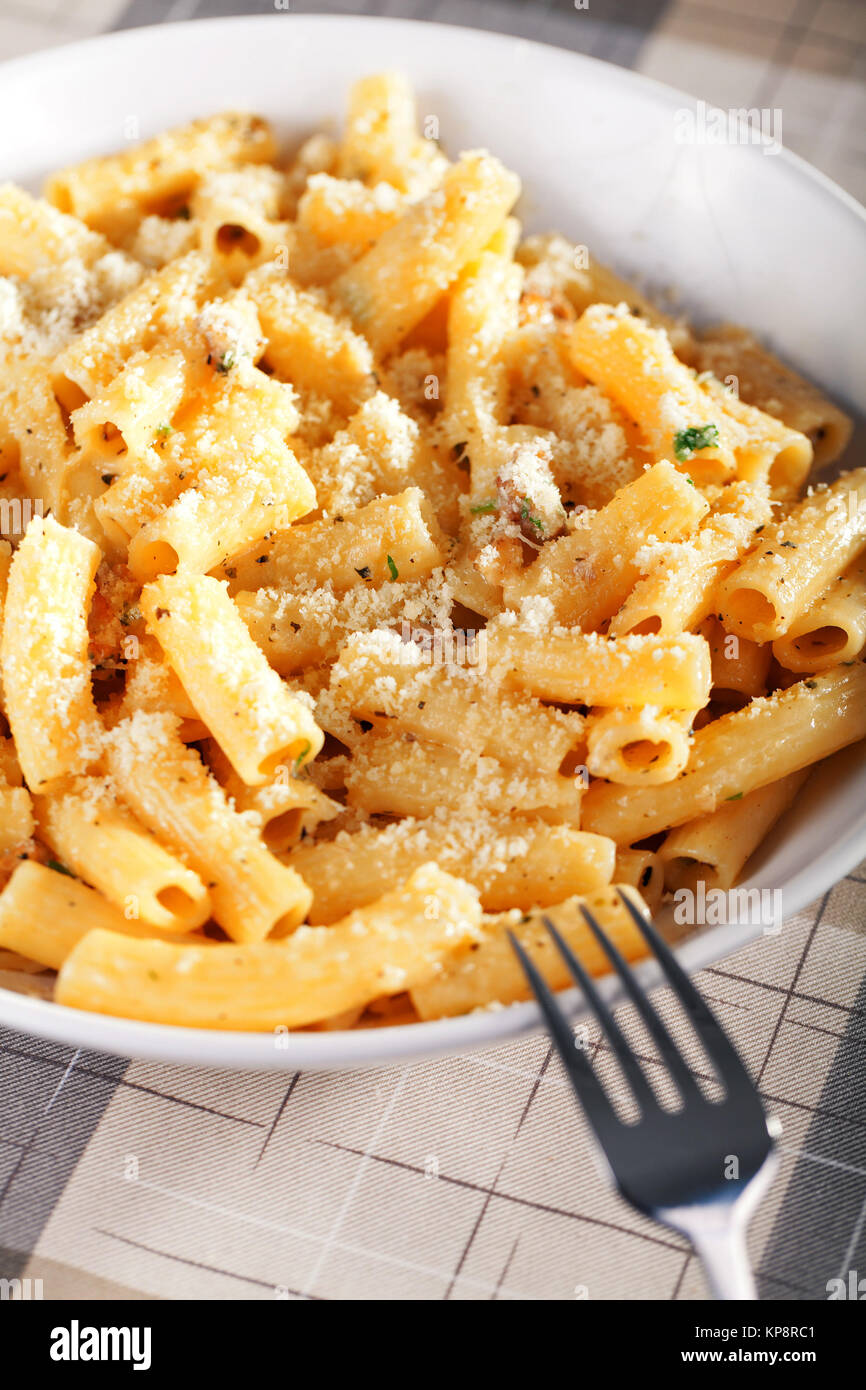 Penne with tomatos and parmesan cheese,Penne with tomatos and parmesan ...