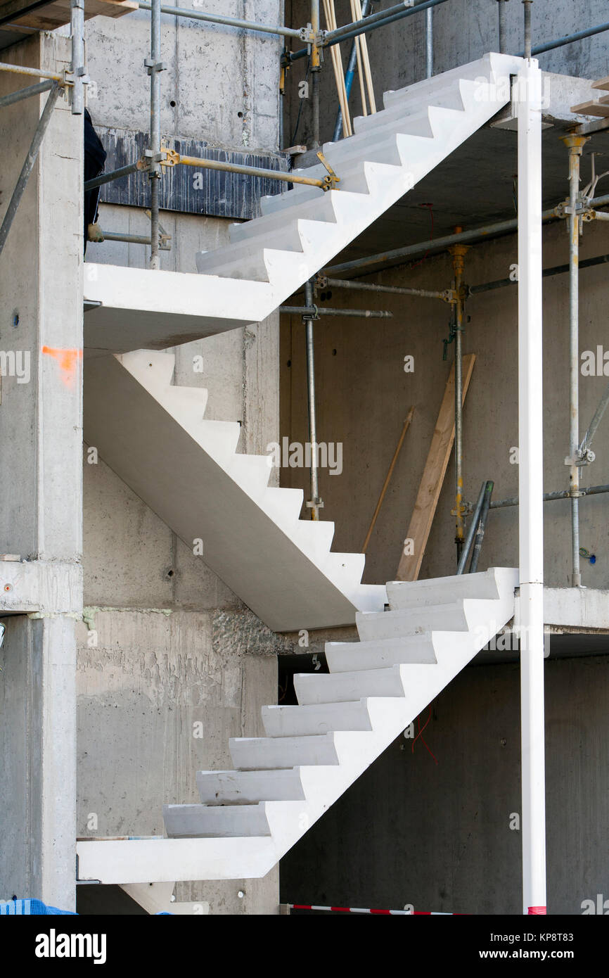 Construction of new office block hi-res stock photography and images ...