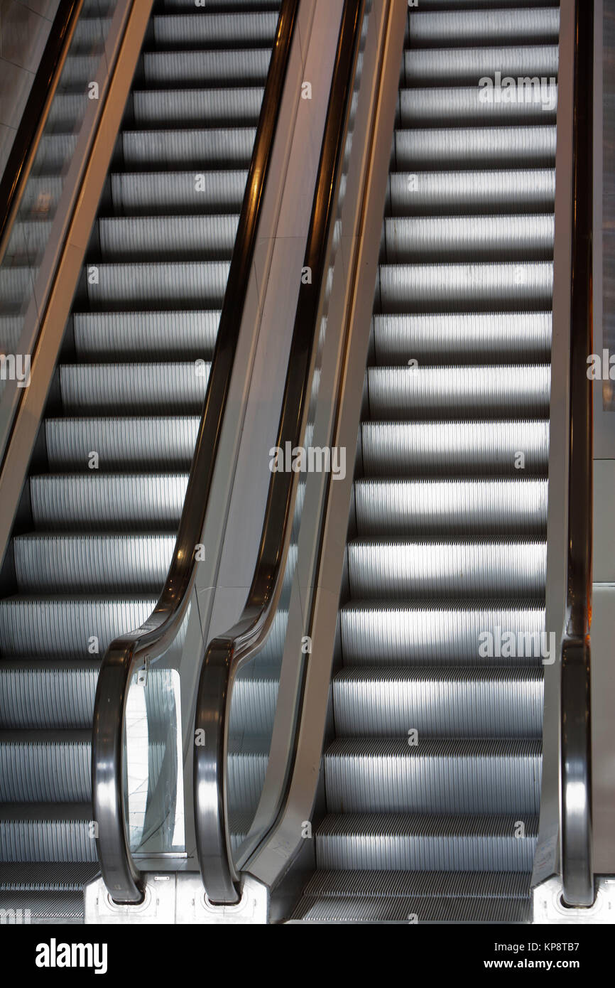 Escalators offices hi-res stock photography and images - Alamy