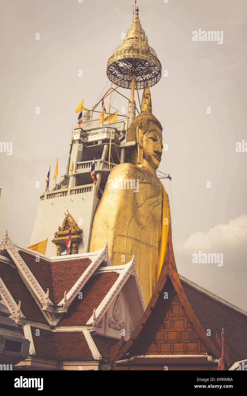 The standing Buddha of Wat Intharawihan in Bangkok, Thailand Stock ...