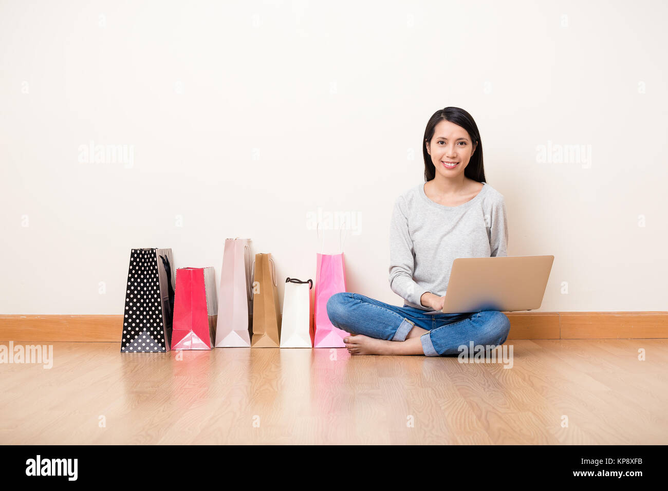 Woman using the laptop computer for online shopping Stock Photo - Alamy